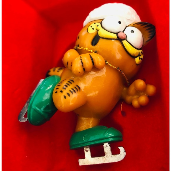Enesco | Holiday | Vintage Enesco Christmas Ornament Garfield Cuts The ...